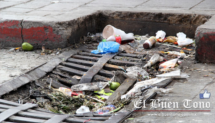 Basura Tapa Alcantarillas El Buen Tono