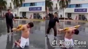 Exdelegado en Tabasco cumple su amenaza de flagelarse frente al Palacio ...