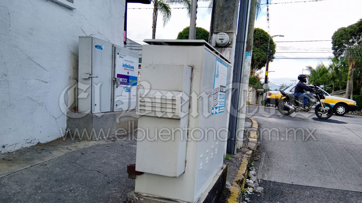 VIDEO: Telmex se siente dueño de la vía pública; su infraestructura es ...