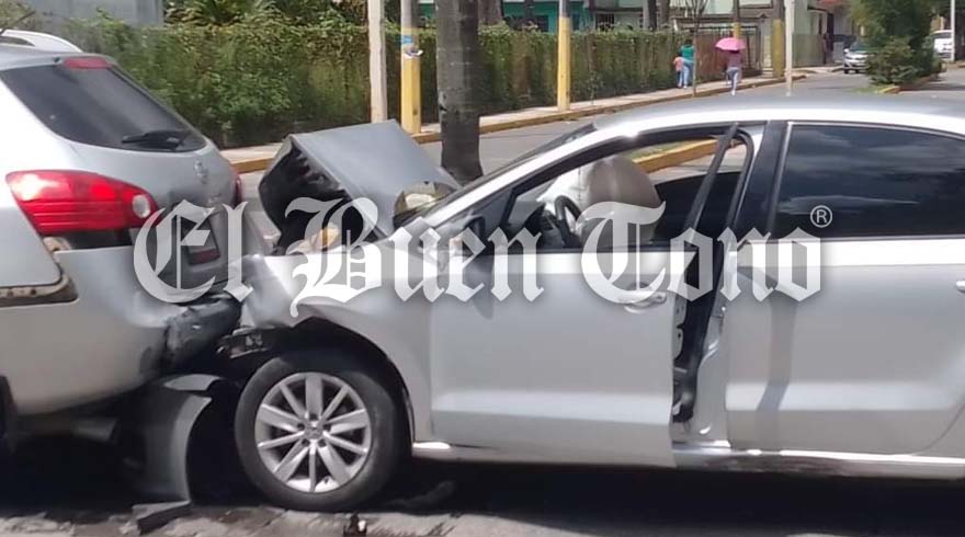 Colisiona por alcance y destroza su coche - El Buen Tono